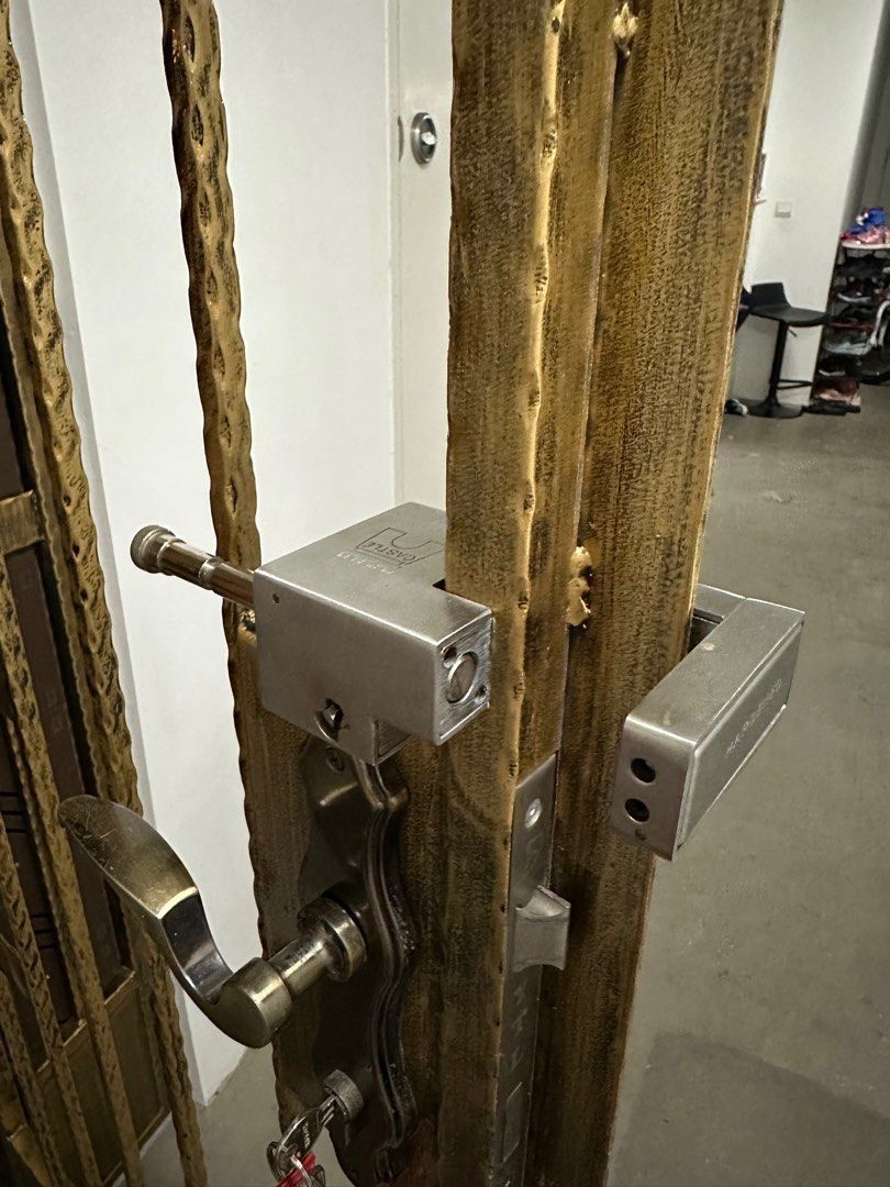 HDB metal pad lock Castle, Furniture & Home Living, Security & Locks ...