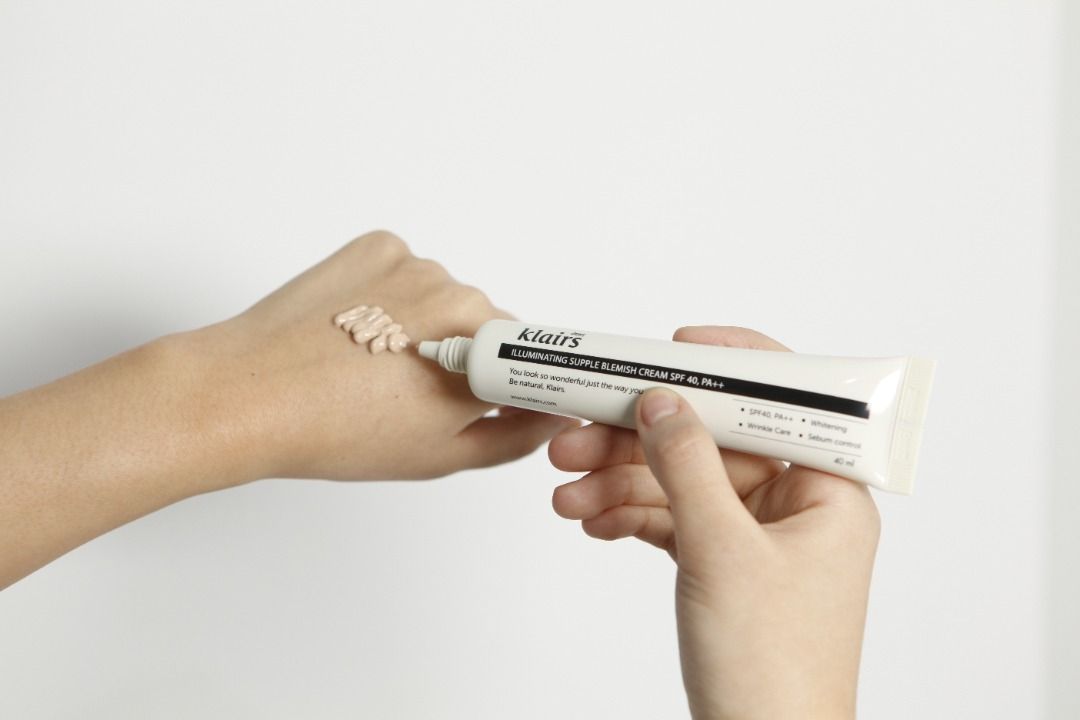 Klaris Illuminating Supple Blemish Cream (BB Cream), No trace on mask ...