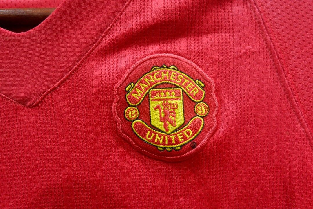 Manchester United, Men's Fashion, Activewear on Carousell