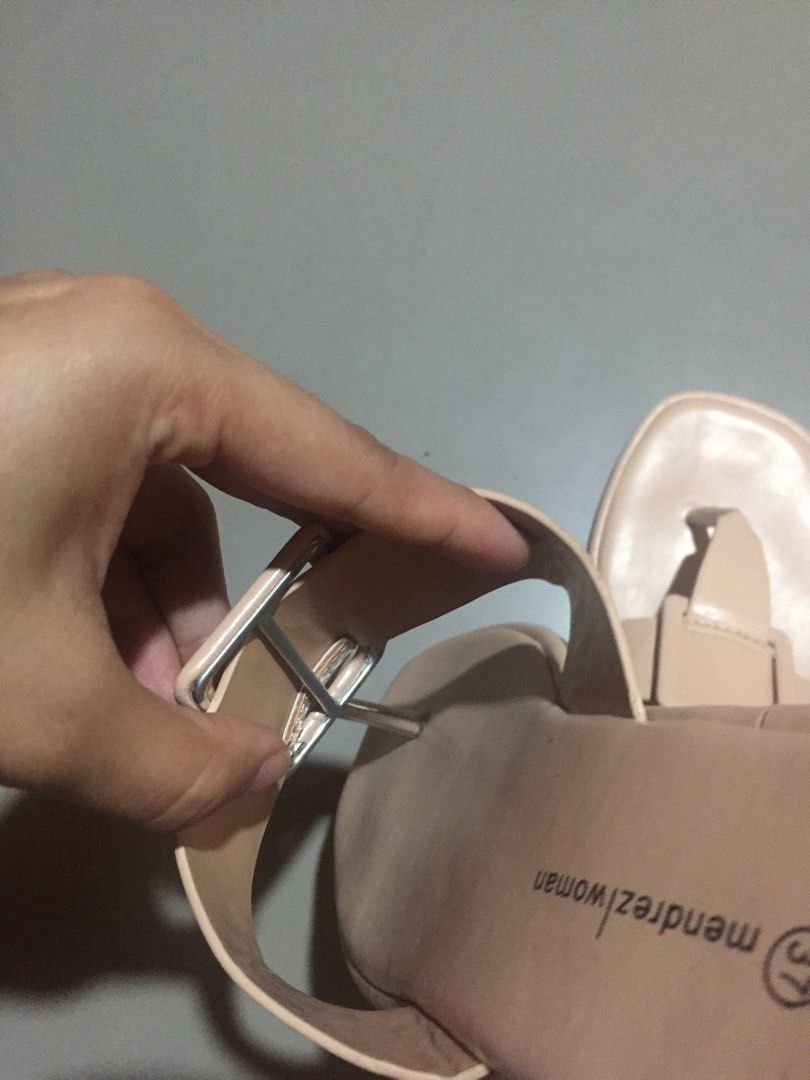 MENDREZ FLAT SANDALS on Carousell