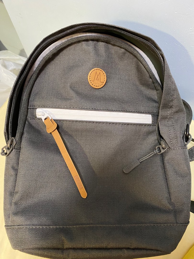 moral backpack, 女裝, 手袋及銀包, 背囊 - Carousell