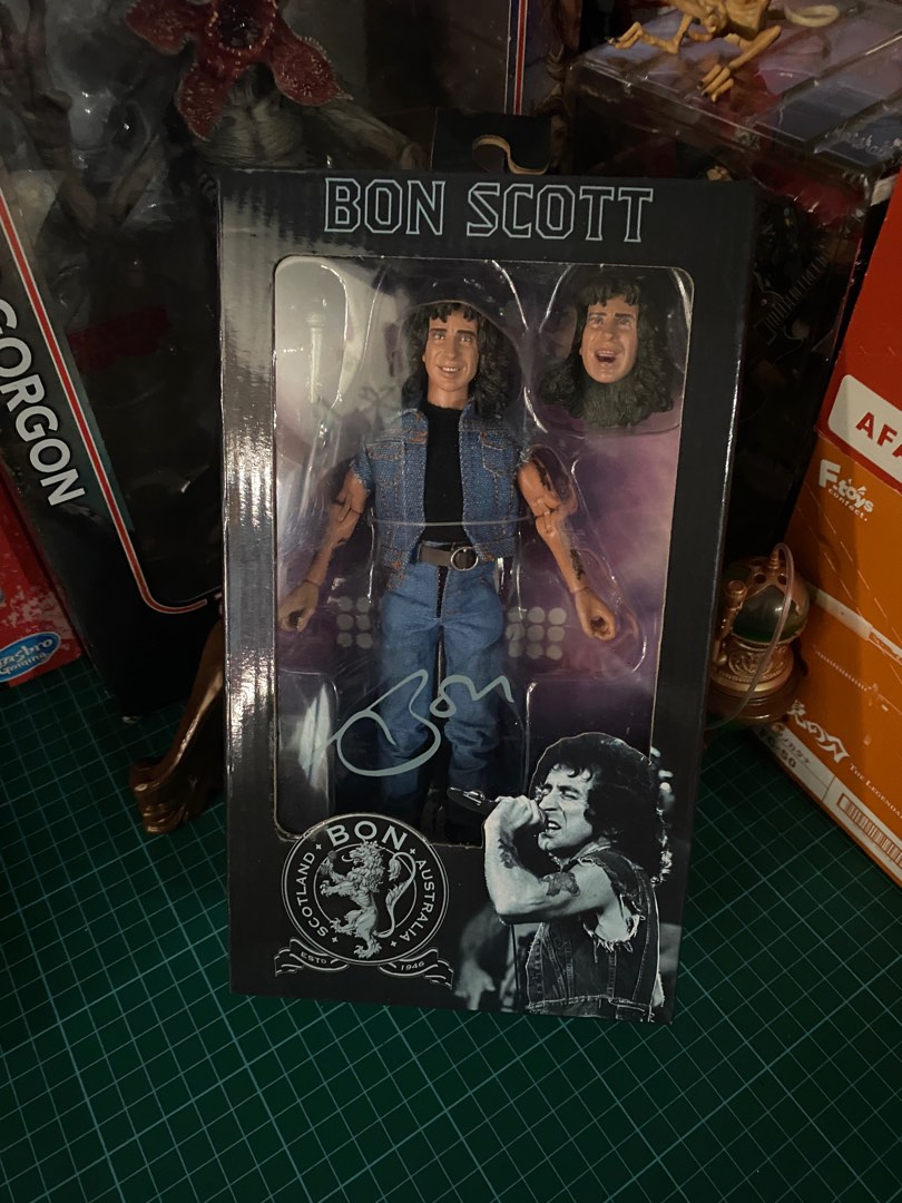 Neca Bon Scott & Angus Young, Hobbies & Toys, Toys & Games on Carousell