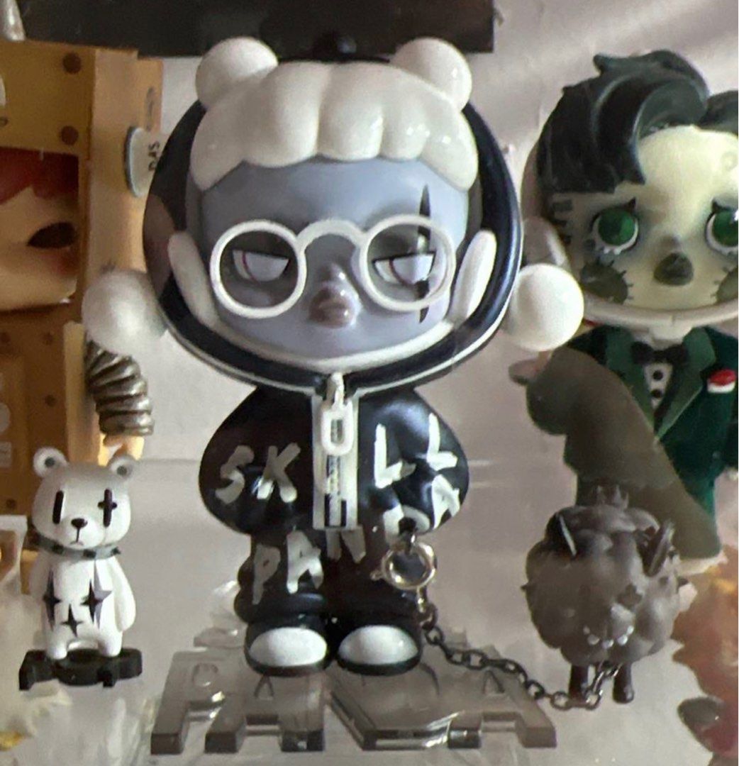 Popmart skullpanda hype panda stylist, Hobbies & Toys, Toys & Games on ...