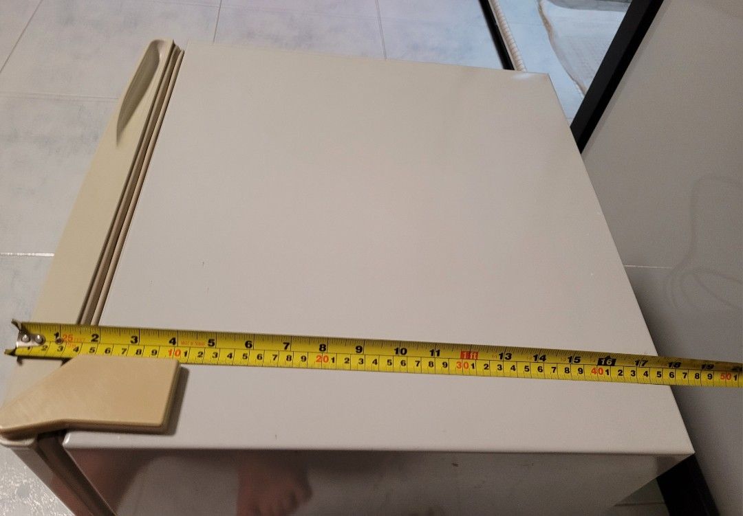 Samsung Mini Fridge SRG-058, TV & Home Appliances, Kitchen Appliances ...