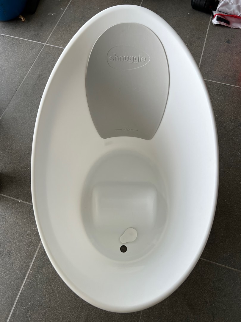 Shnuggle bath tub with plug, Babies & Kids, Bathing & Changing, Bathtub ...