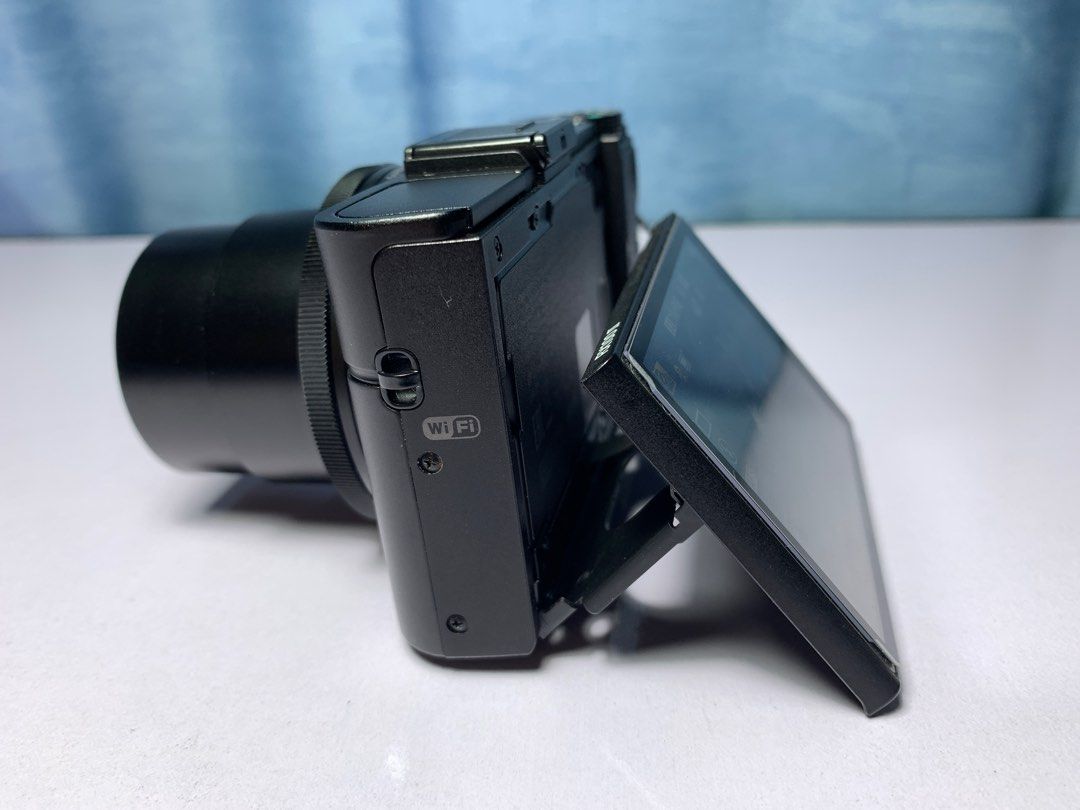 Sony DXC-RX100M2 digital camera, Photography, Cameras on Carousell