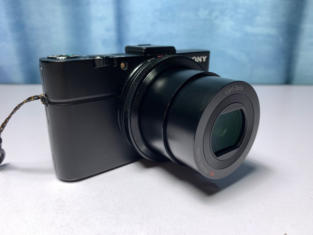 Sony DXC-RX100M2 digital camera, Photography, Cameras on Carousell