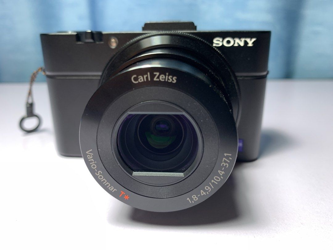 Sony DXC-RX100M2 digital camera, Photography, Cameras on Carousell