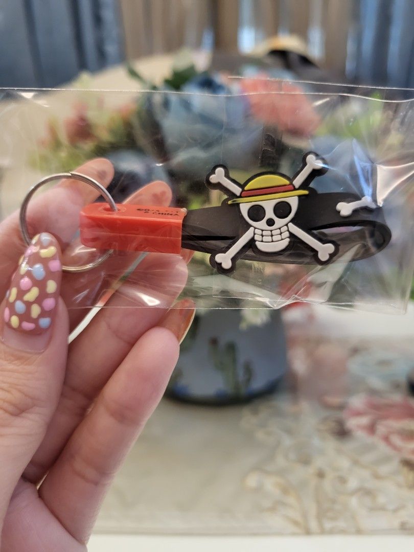 Straw Hat Logo Keychain, Hobbies & Toys, Toys & Games on Carousell
