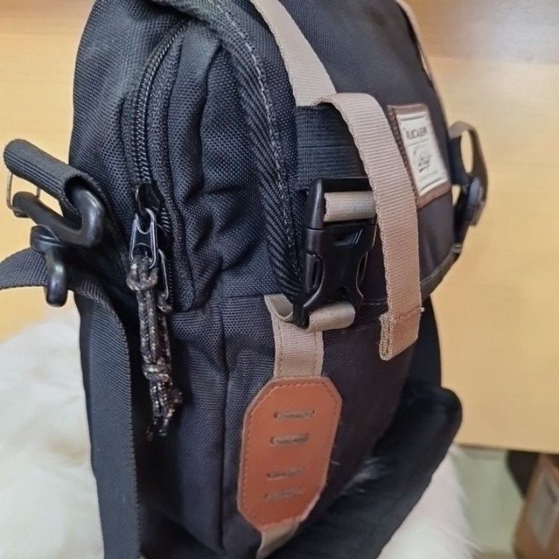 TAS TRACKER CAURAGE WITH RAIN COVER ORIGINAL on Carousell