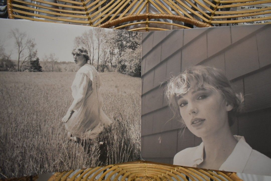 Taylor Swift - Folklore Vinyl, Hobbies & Toys, Music & Media, Vinyls on ...