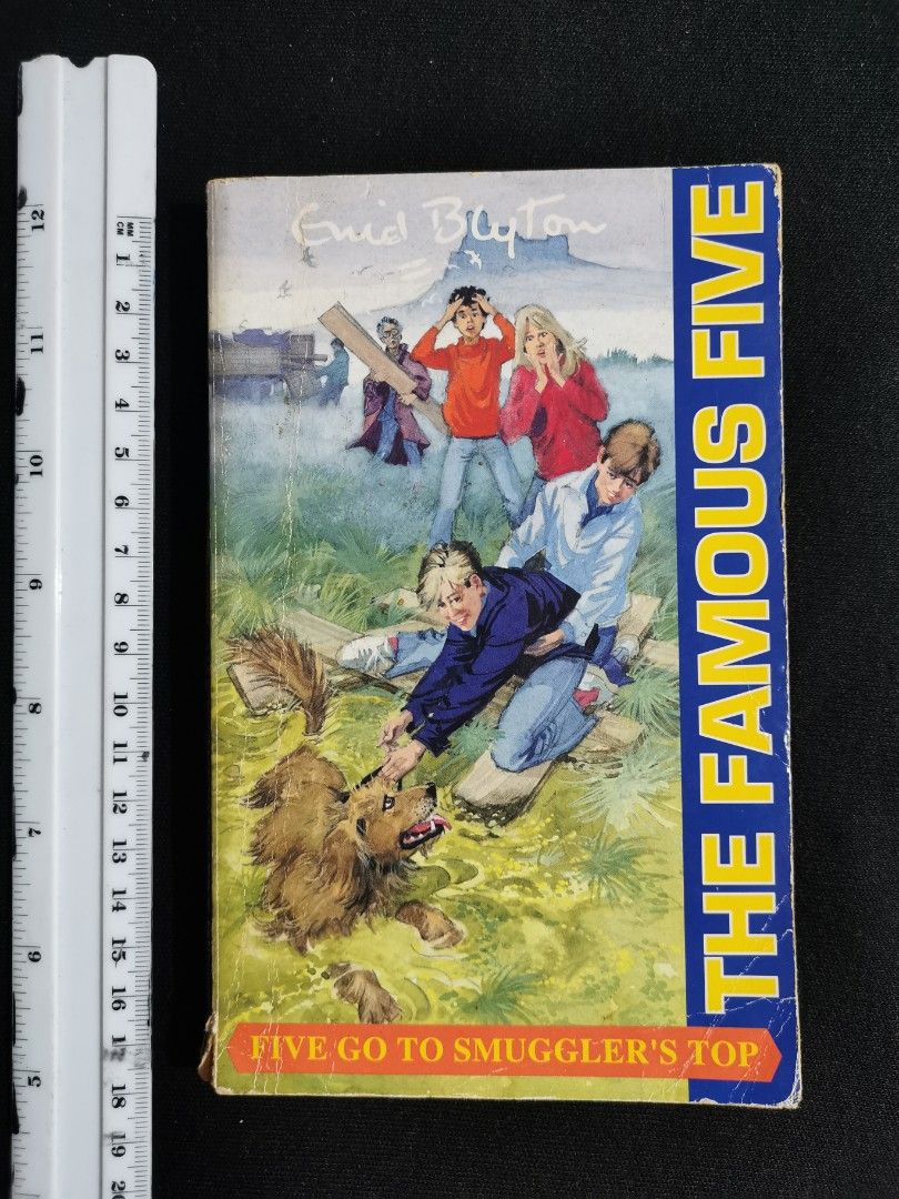 The Famous Five: Five go to Smuggler's Top, Hobbies & Toys, Books ...