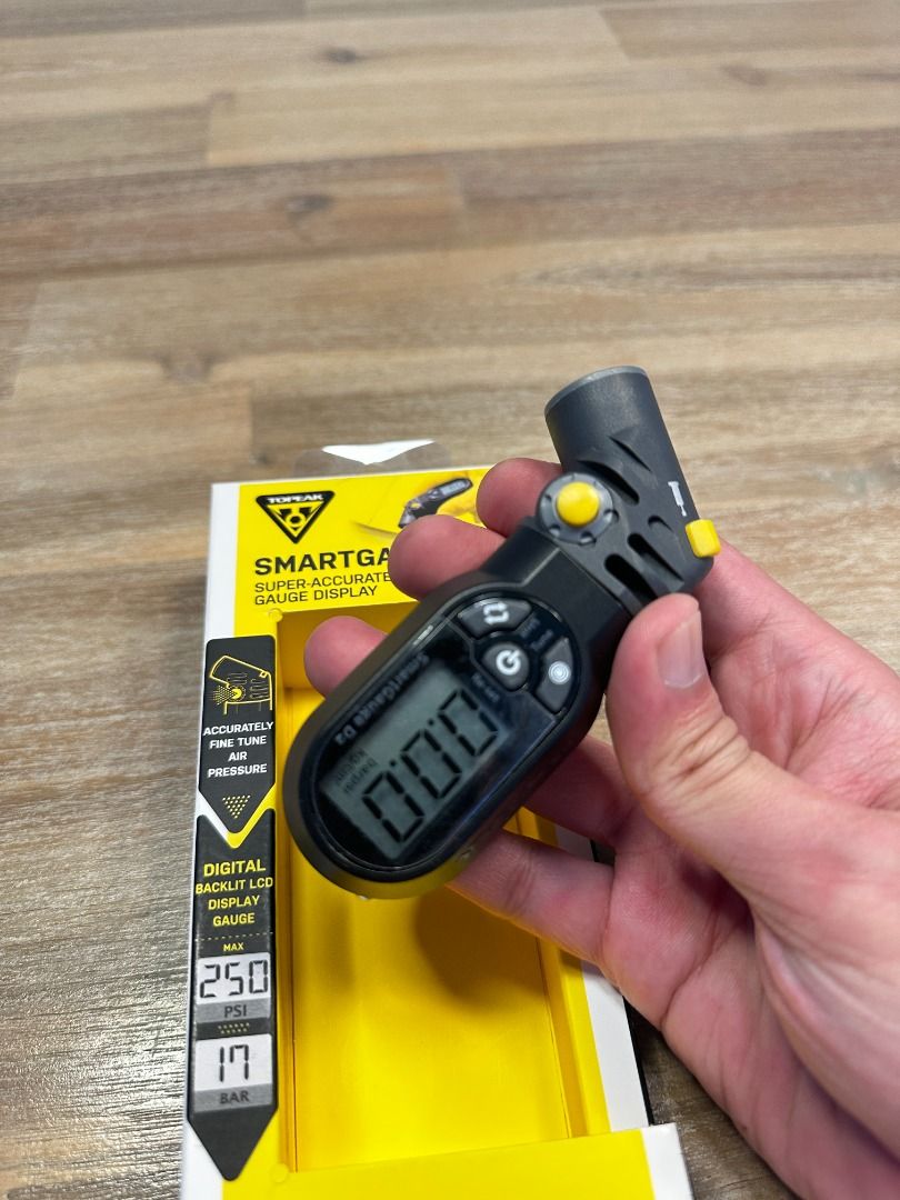 Topeak Smartgauge D2 Digital Pressure Gauge, Sports Equipment, Bicycles & Parts, Parts ...