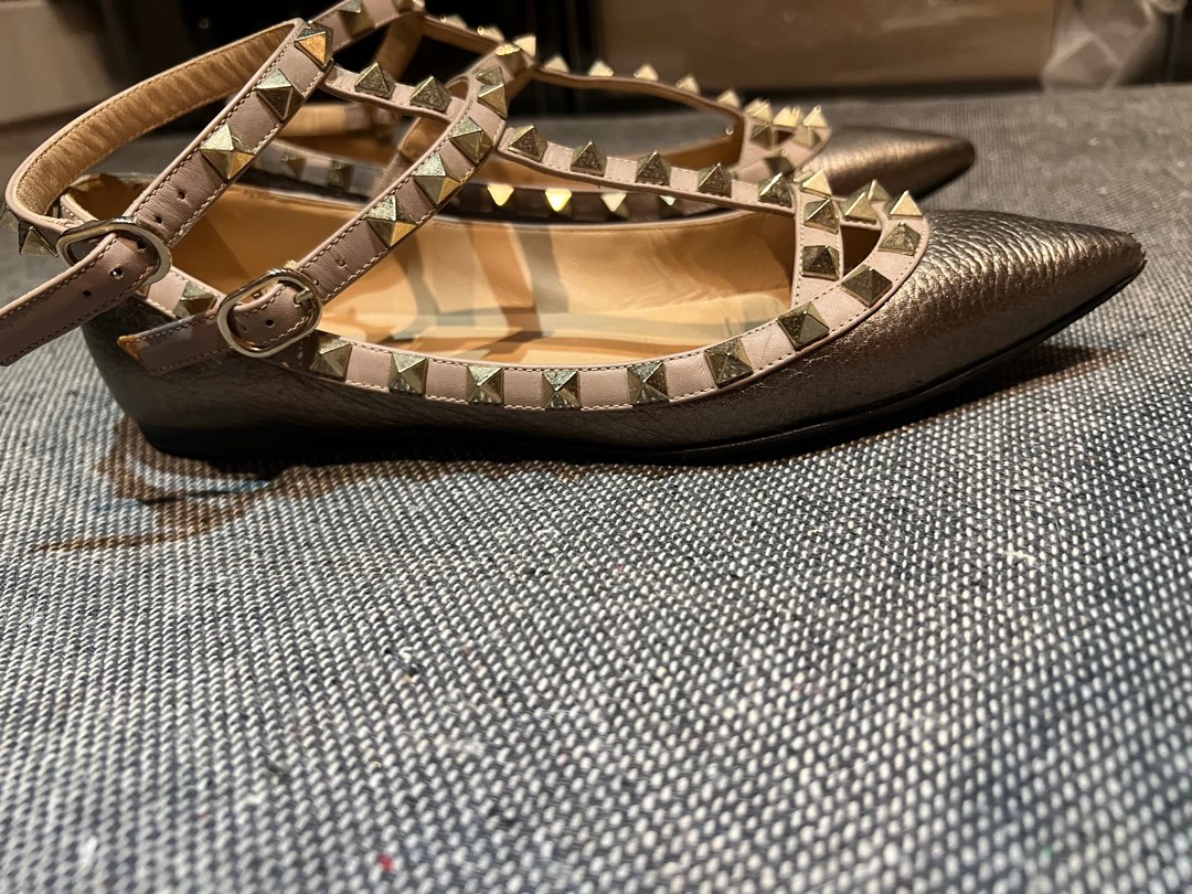 Valentino rockstud, Women's Fashion, Footwear, Flats on Carousell