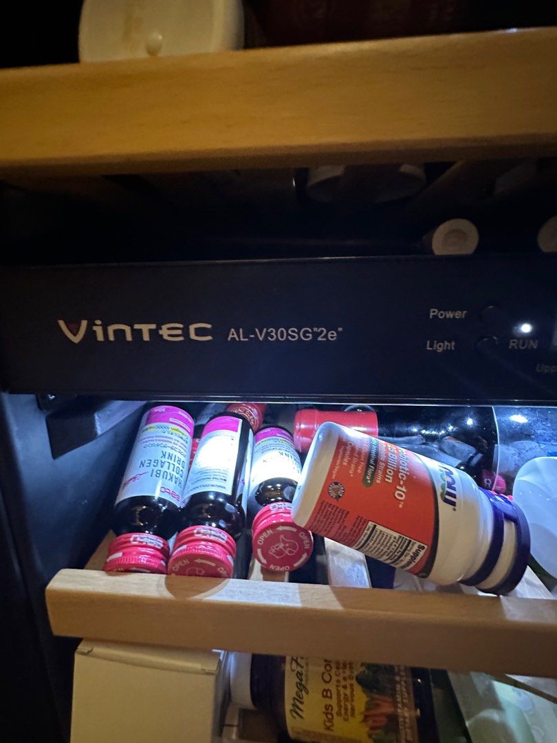 Vintec wine chiller, TV & Home Appliances, Kitchen Appliances, Wine ...