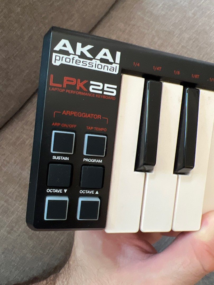 Akai professional LPK25 midi keyboard, Hobbies & Toys, Music & Media ...