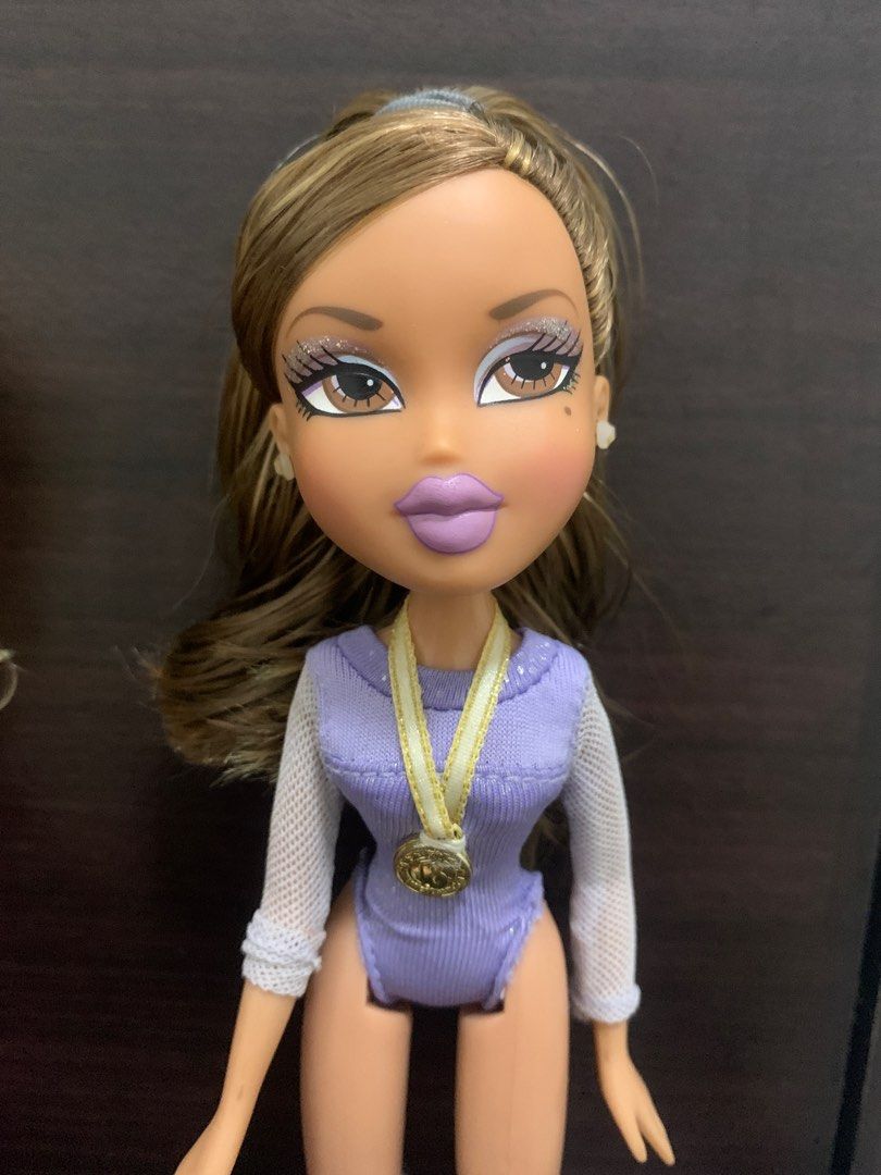 Bratz World Familiez Polita & Bratz Gold Medal Gymnastics Yasmin ...