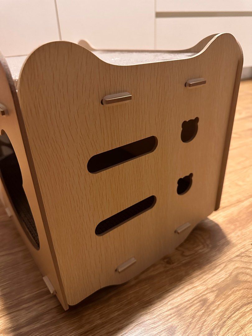 Cat house with scratchboard, Pet Supplies, Homes & Other Pet ...