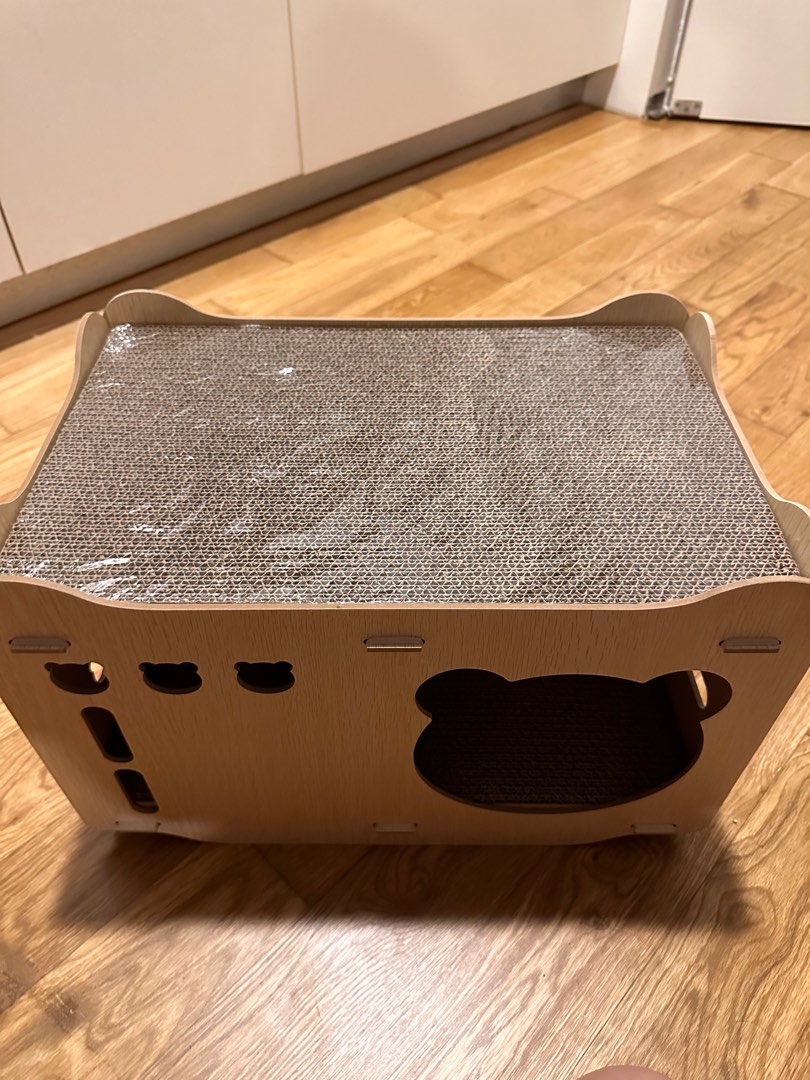 Cat house with scratchboard, Pet Supplies, Homes & Other Pet ...