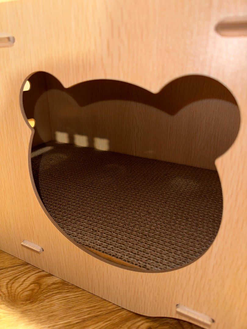 Cat house with scratchboard, Pet Supplies, Homes & Other Pet ...