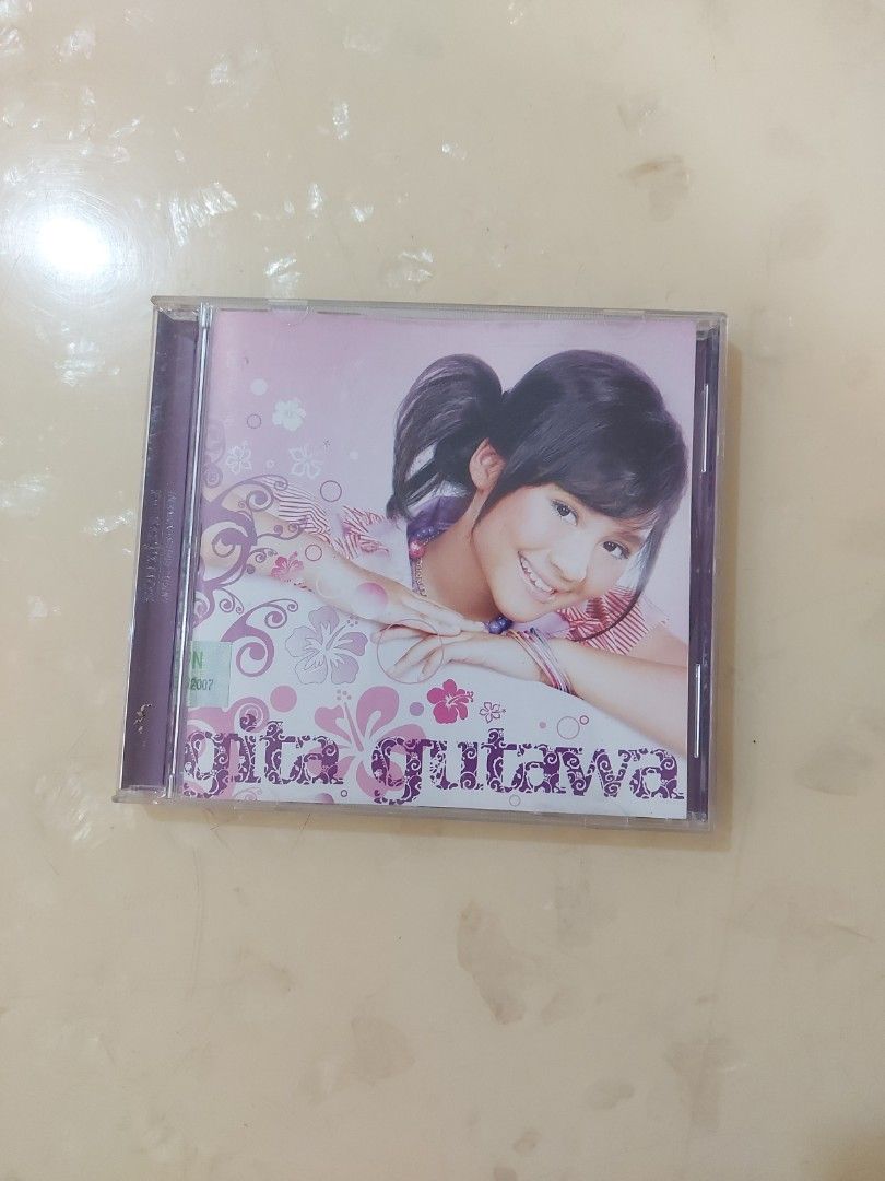 CD Bunga Cinta Lestari, Musik & Media, CD, DVD & Lainnya di Carousell