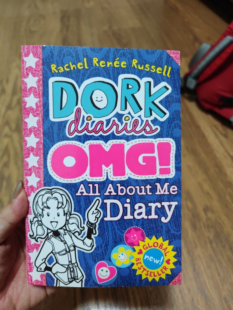 Dork diaries OMG All About Me Diary, 興趣及遊戲, 書本 & 文具, 小說及非小說 - Carousell