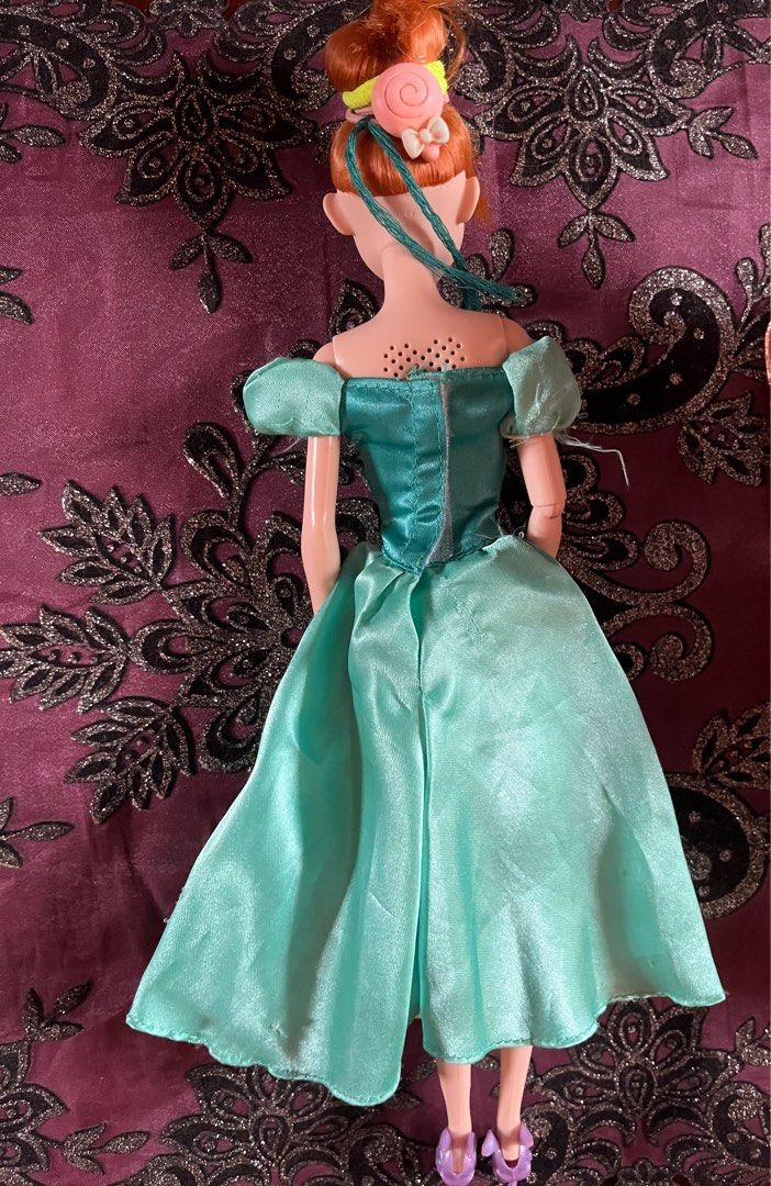 Frozen anna singing doll by mattel, Hobbies & Toys, Toys & Games on ...