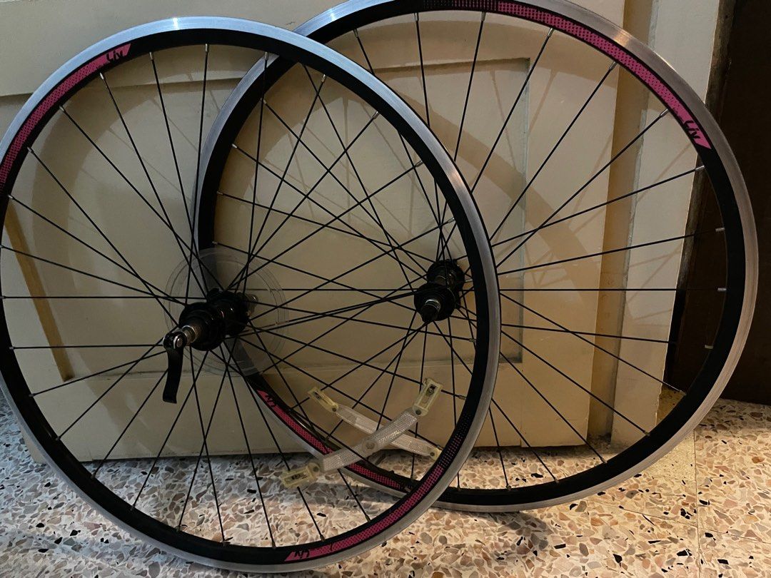 Giant CR31 wheelset, Sports Equipment, Bicycles & Parts, Parts ...