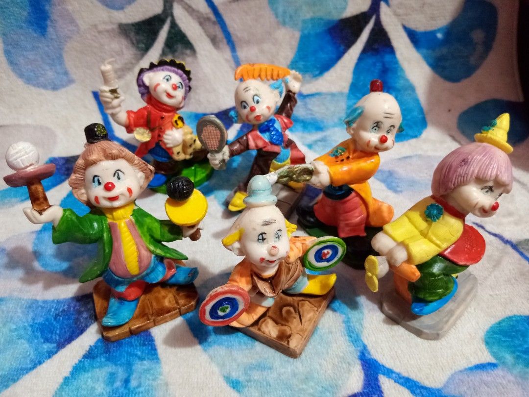 Hand painted clown display figures set 600 on Carousell