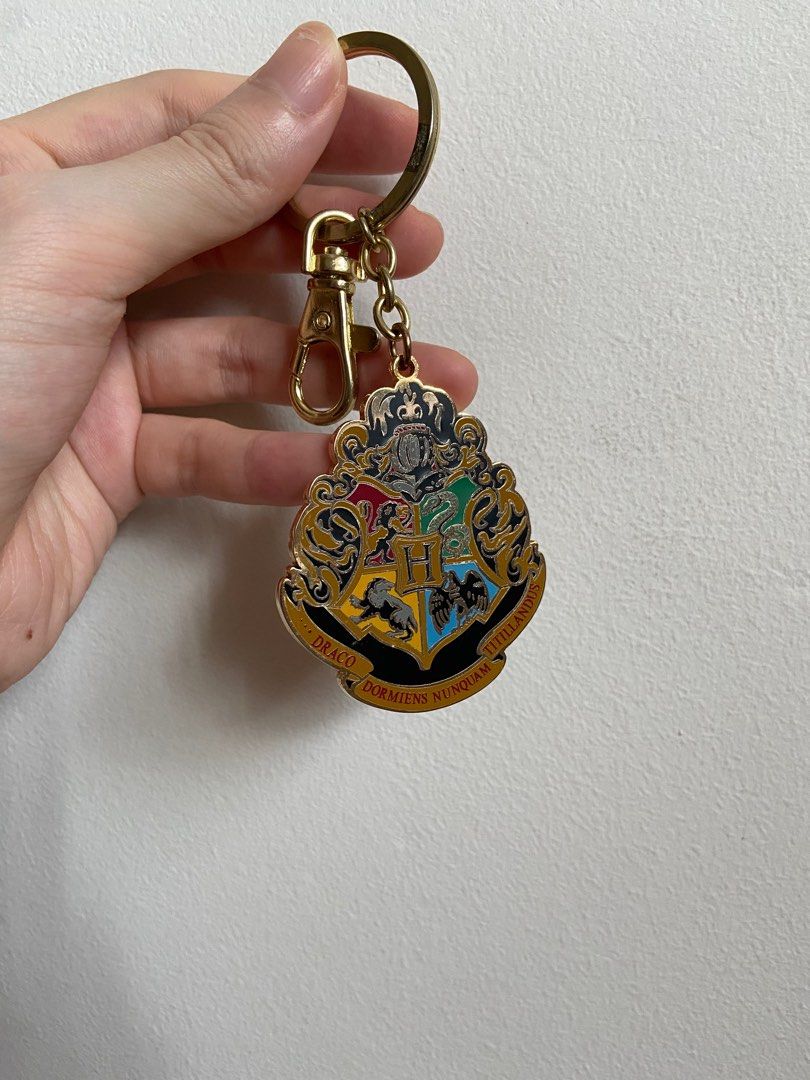 Hogwarts keychain, Hobbies & Toys, Stationery & Craft, Other Stationery & Craft on Carousell