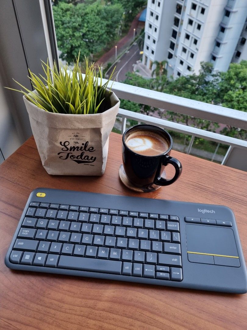 Logitech K400 Plus Wireless Keyboard With Integrated Touchpad