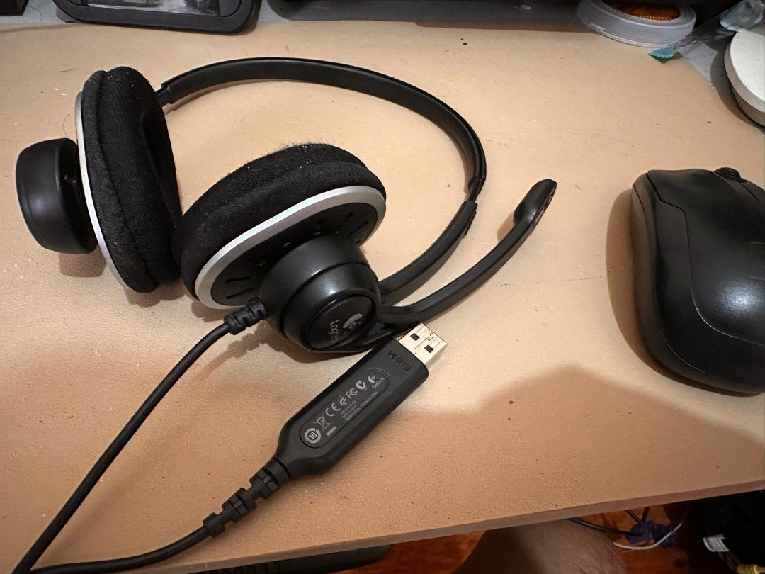 Logitech Package G19 Keyboard with M150 wireless mouse and H330 USB ...