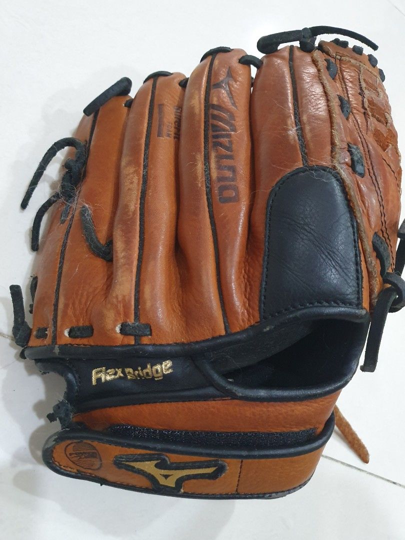 Mizuno Softball glove, Sports Equipment, Sports & Games, Racket & Ball ...