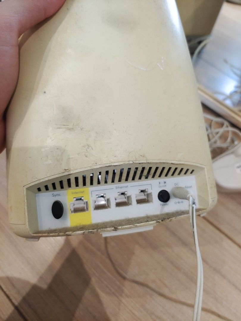 Netgear Orbi Router RBR40 & Orbi Satellite RBS40, 電腦＆科技, 電腦周邊及配件, Wifi及 ...