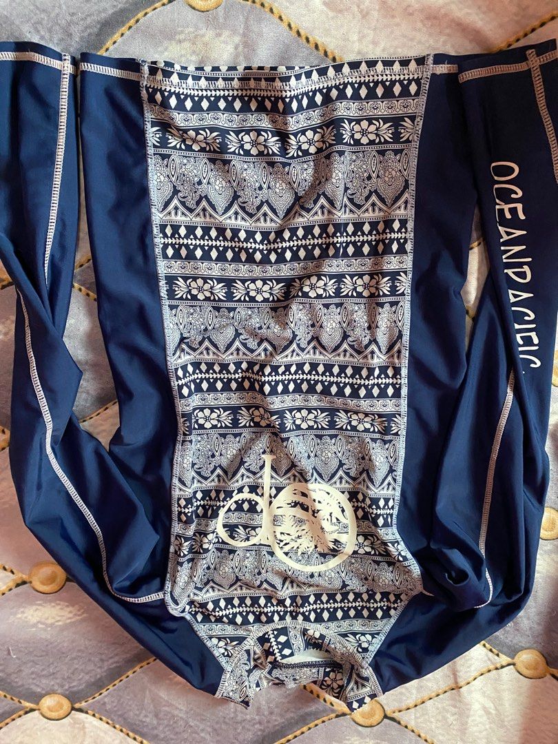 Rash guard Women, Women's Fashion, Swimwear, Rash guard on Carousell