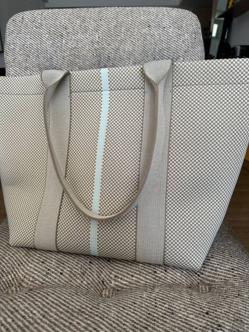 Rothys Essential Tote, Women's Fashion, Bags & Wallets, Tote Bags on ...