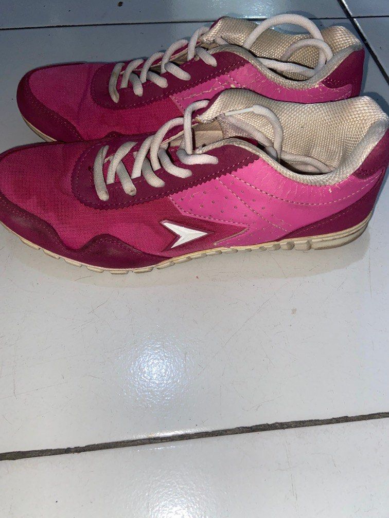Sepatu lari wanita Power, Fesyen Wanita, Sepatu di Carousell
