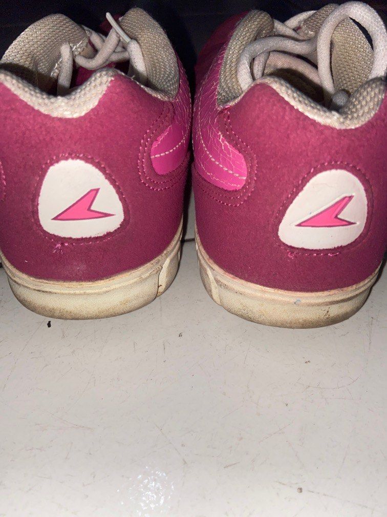 Sepatu lari wanita Power, Fesyen Wanita, Sepatu di Carousell