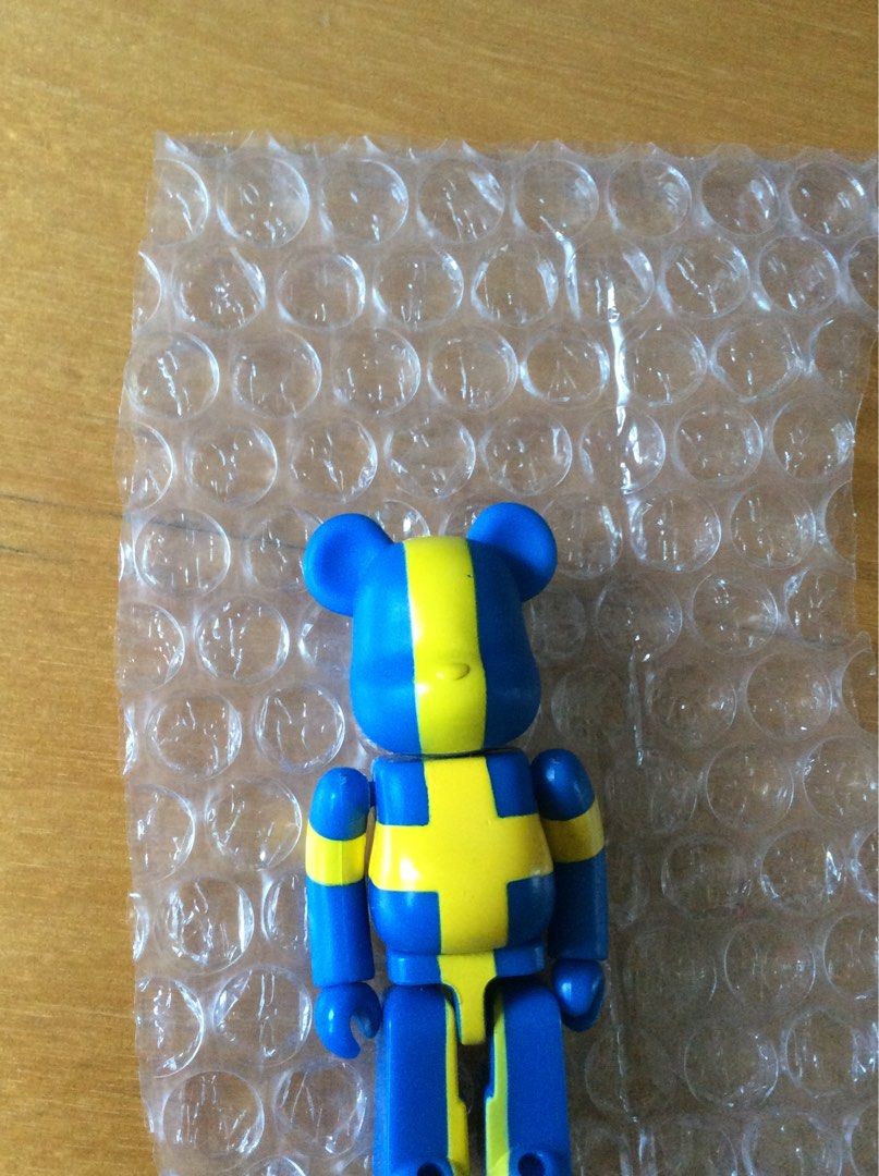 Series 16 bearbrick Sweden Flag bear brick Be@rbrick Rare, Hobbies ...