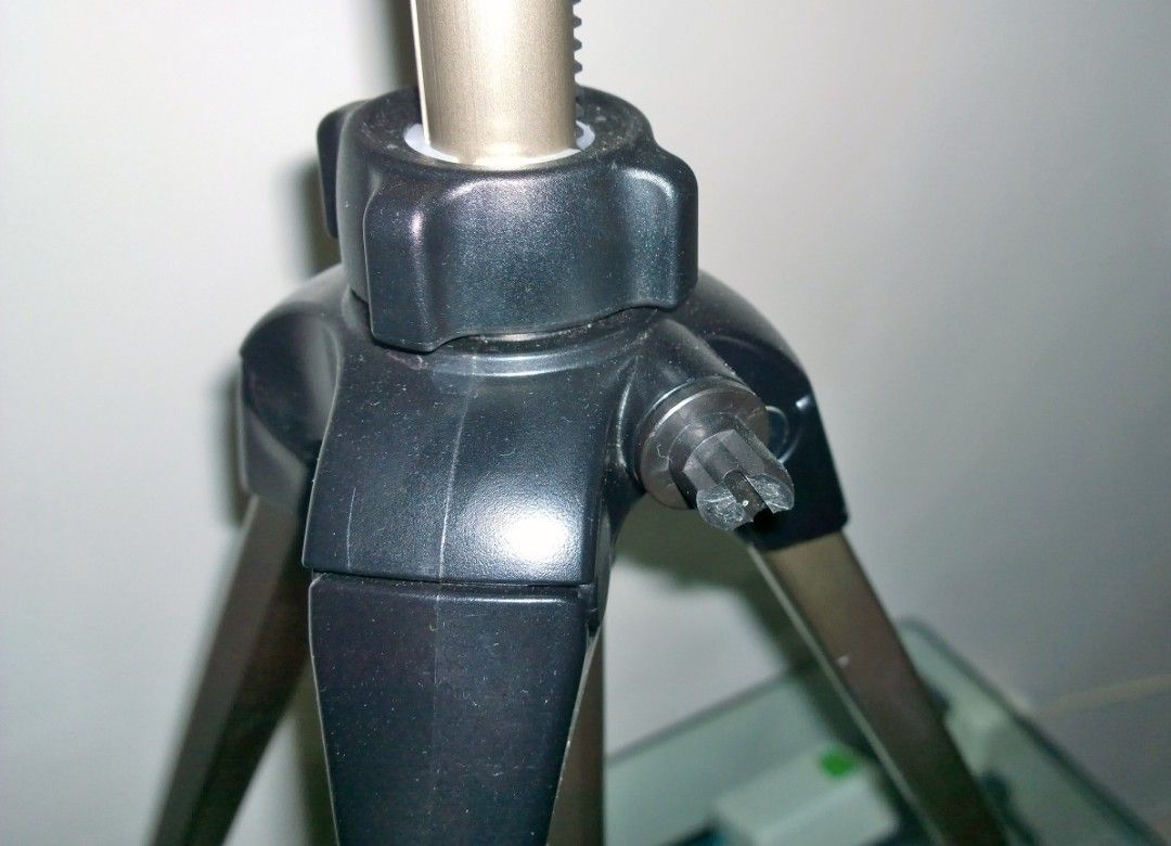 SLIK U9000 Aluminum Camera Tripod (AS IS) on Carousell