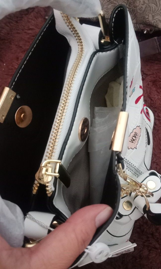 Tas bucket mata, Fesyen Wanita, Tas & Dompet di Carousell