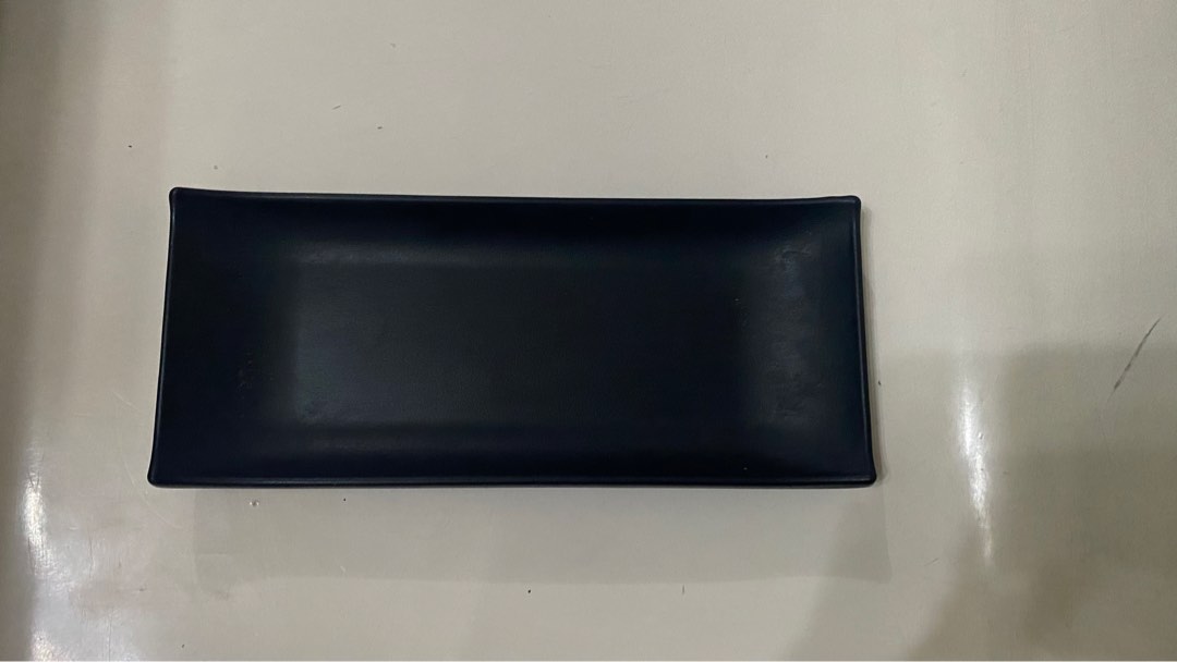 Thin black rectangle plate on Carousell