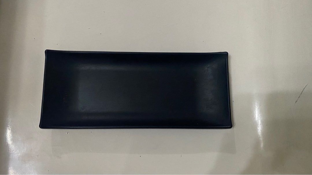 Thin black rectangle plate on Carousell