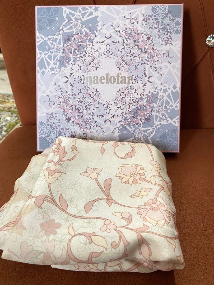 tudung neelofa, Women's Fashion, Muslimah Fashion, Hijabs on Carousell