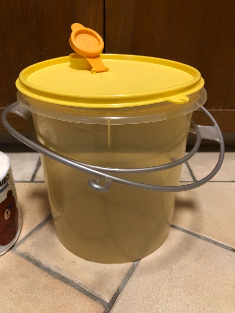 Tupperware Jumbo Canister 5Quart with Cariolier handle , Furniture ...