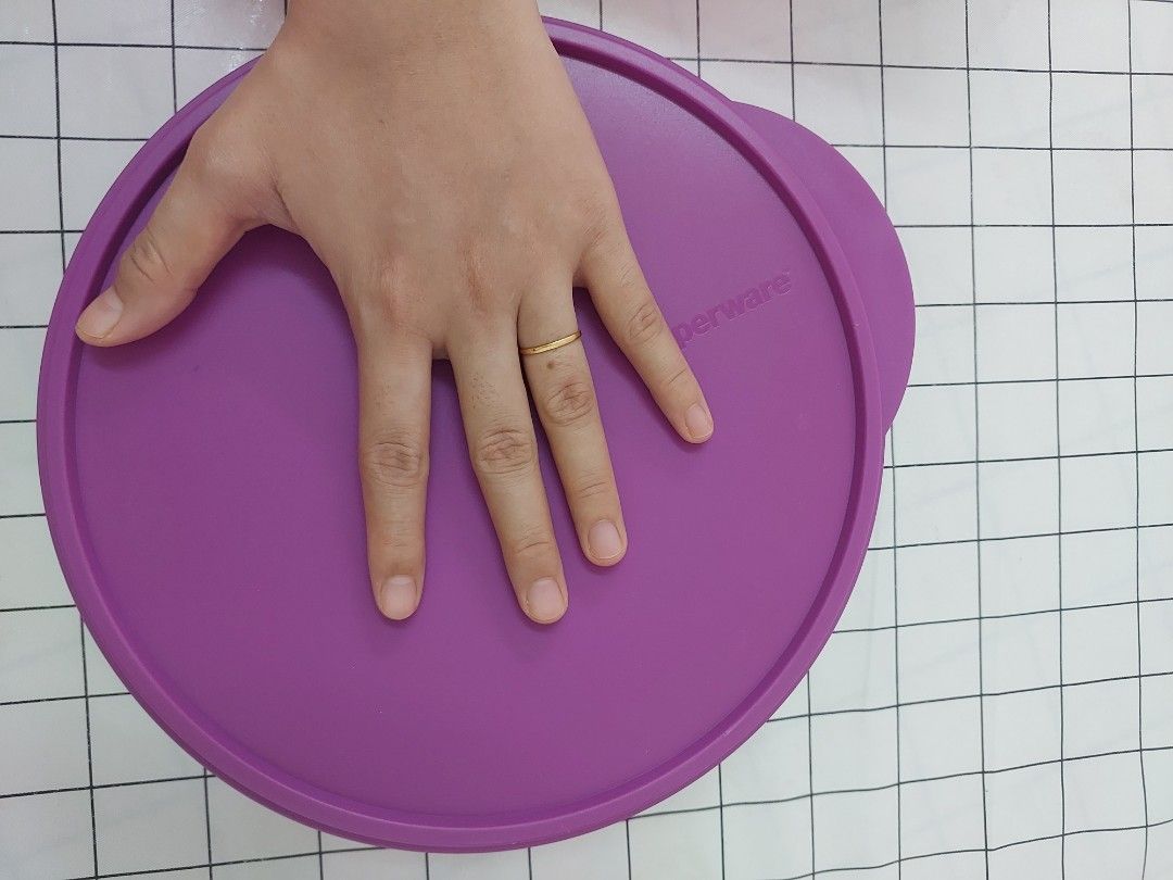 Tupperware round 1.9L container, Furniture & Home Living, Kitchenware ...