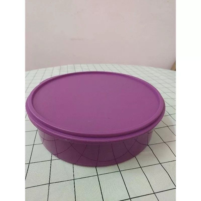 Tupperware round 1.9L container, Furniture & Home Living, Kitchenware ...