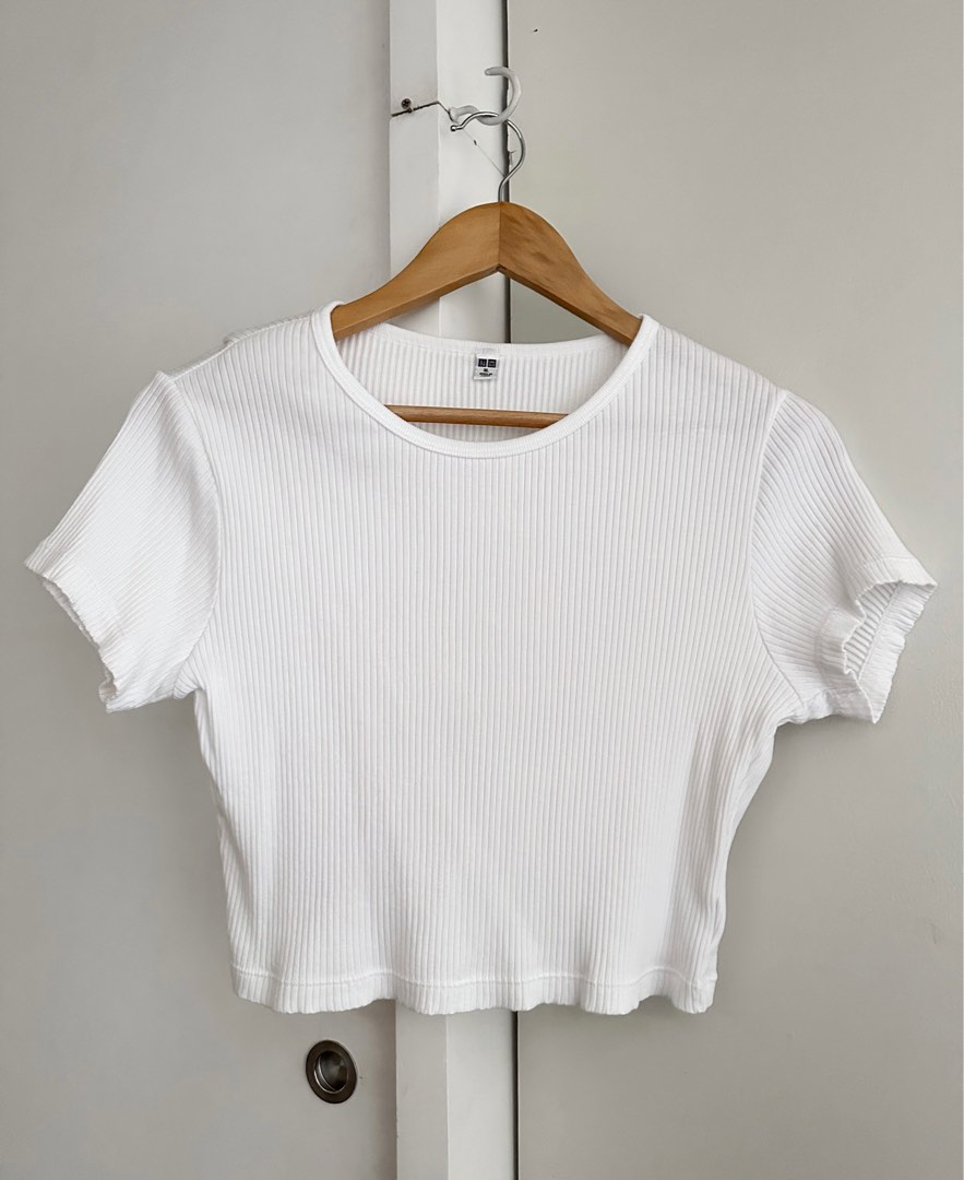 Uniqlo Basic Top, Women's Fashion, Tops, Shirts on Carousell
