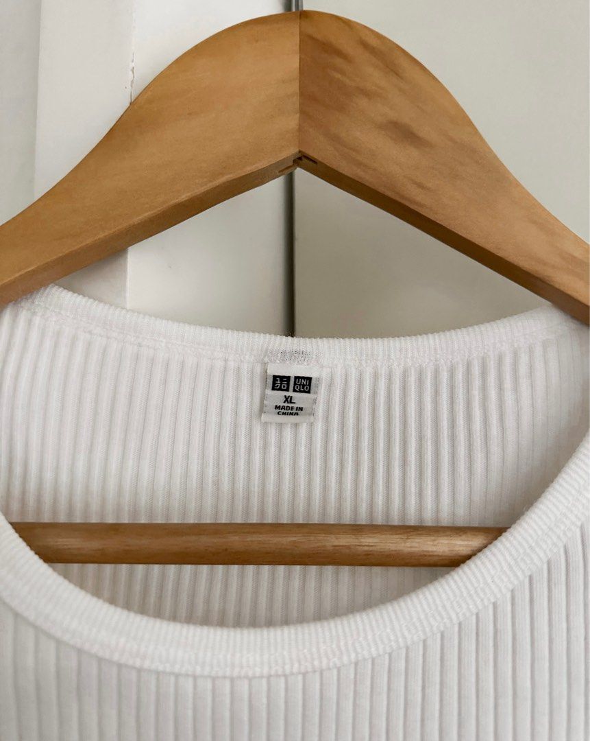 Uniqlo Basic Top, Women's Fashion, Tops, Shirts on Carousell