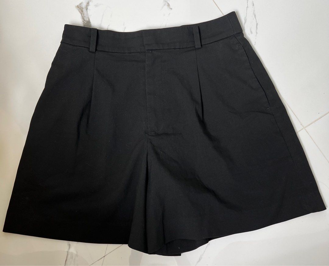 UNIQLO smart short, Women's Fashion, Bottoms, Other Bottoms on Carousell